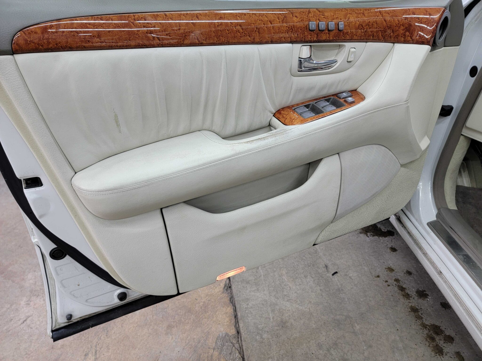 2004 Lexus LS430 UL – Moonlight Pearl Ultra | Tanin JDM